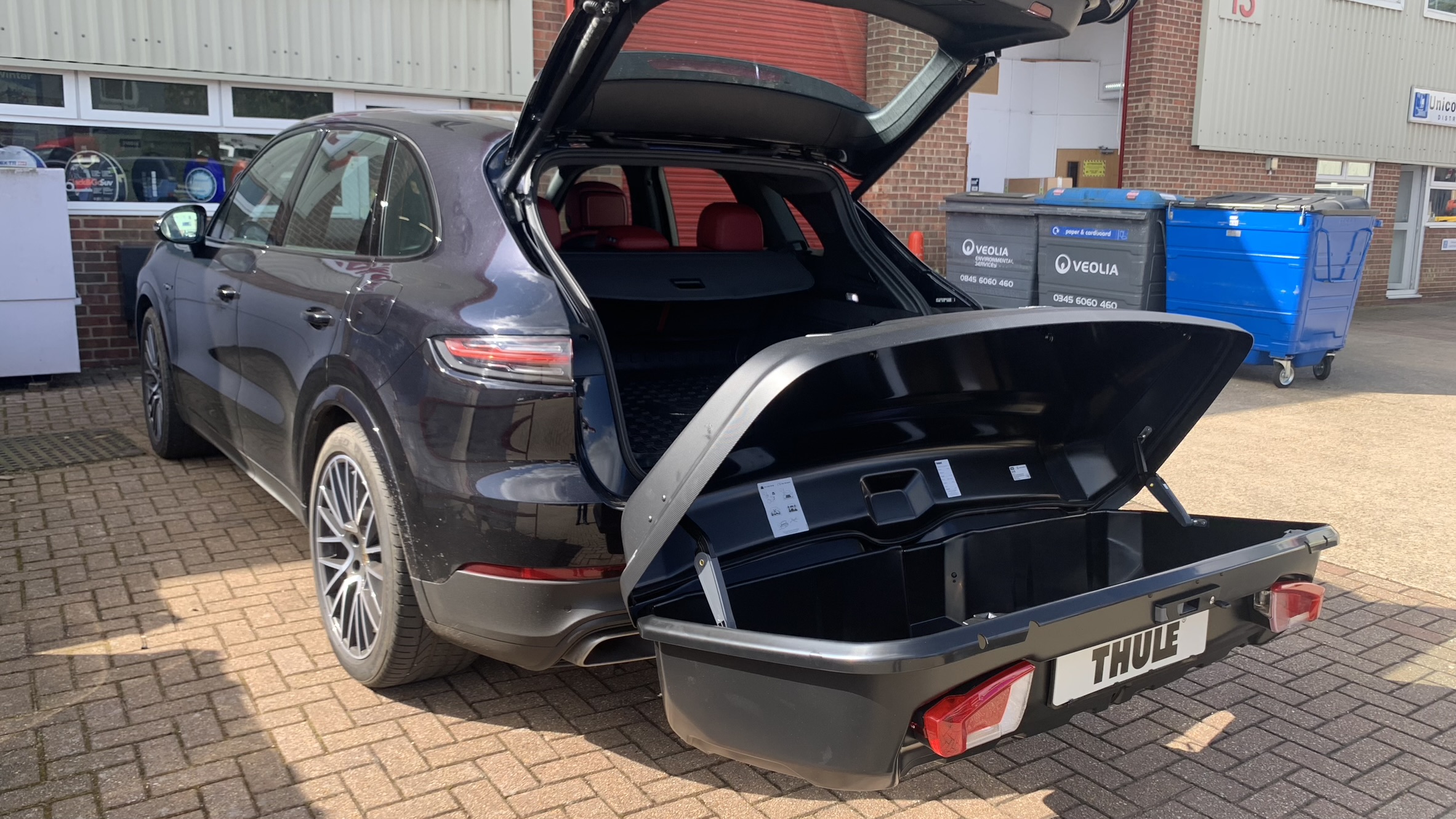 Thule roof box and cargo box - photo gallery